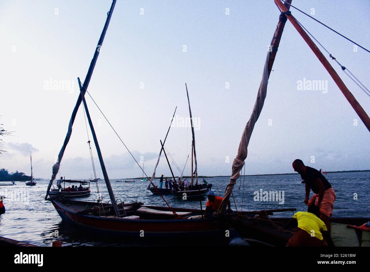Dhow boats hi-res stock photography and images - Alamy