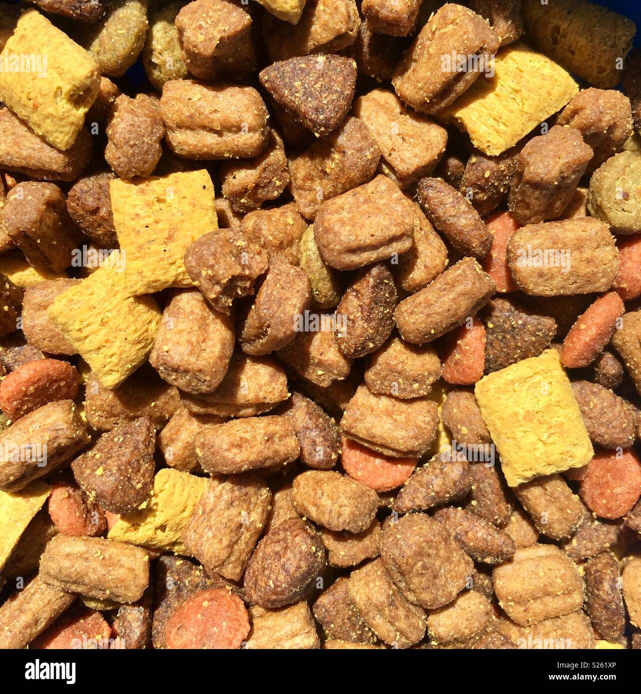 Cat biscuits hi-res stock photography and images - Alamy