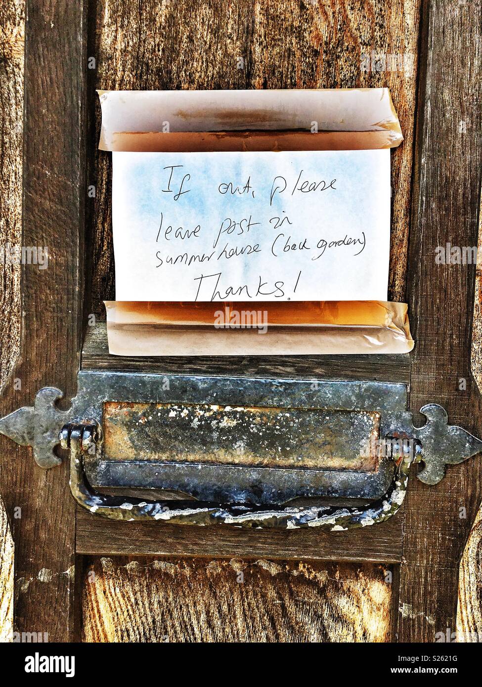 Message on front door for delivery driver Stock Photo - Alamy