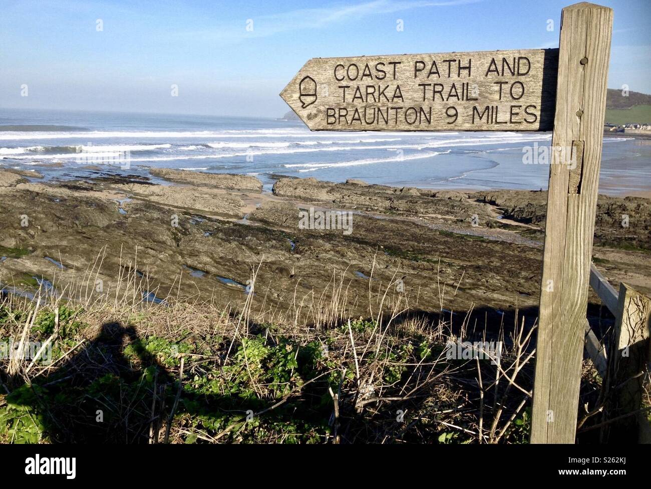 Croyde bay tarka trail sign Stock Photo - Alamy