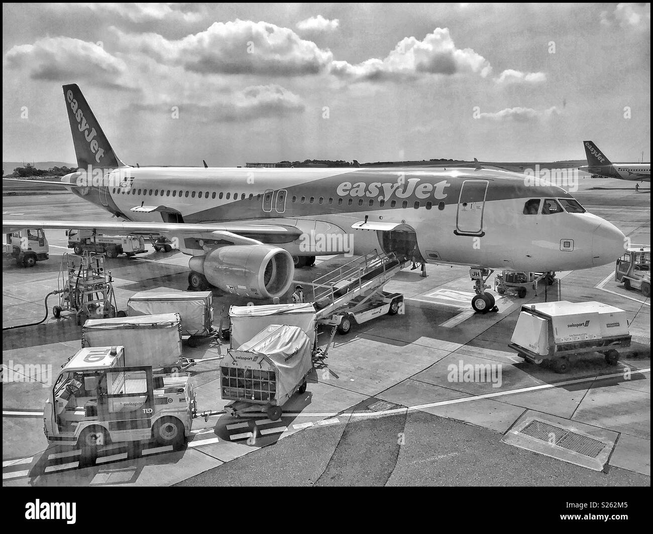 Aircraft on runway in airport smartphone stock photos and images - Alamy