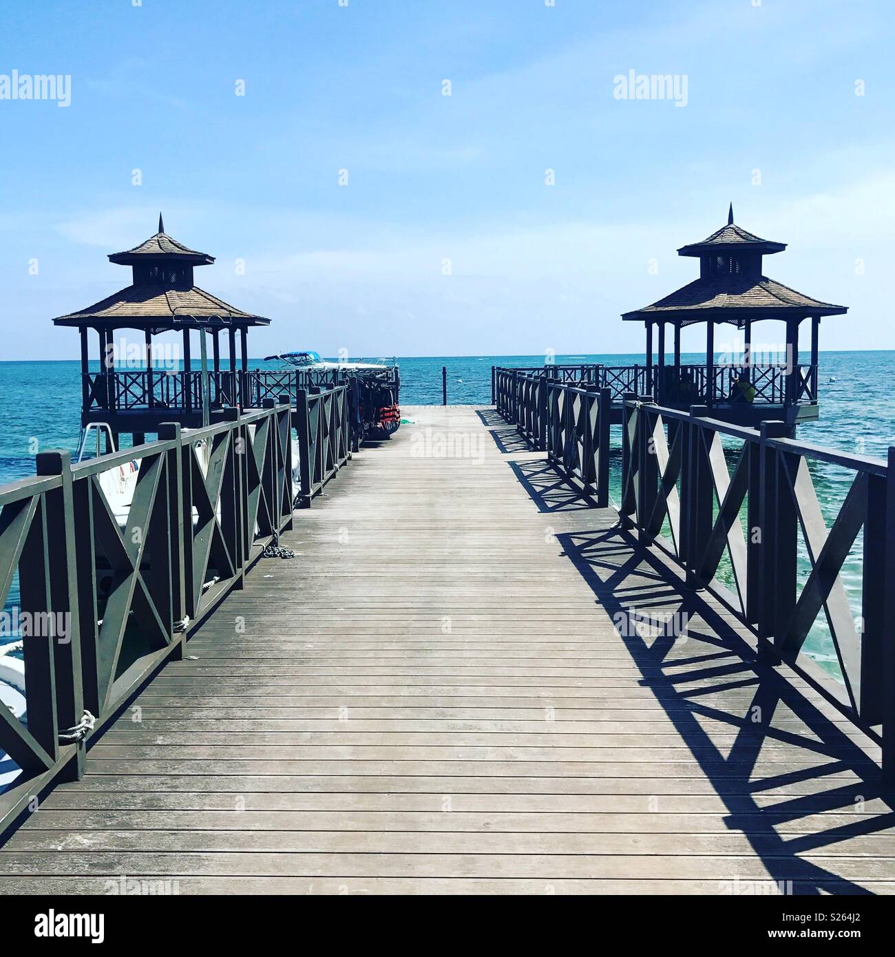 Beach pontoon hi-res stock photography and images - Alamy