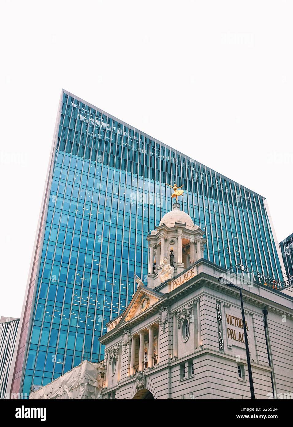 Victoria palace theatre hamilton hi-res stock photography and images - Alamy