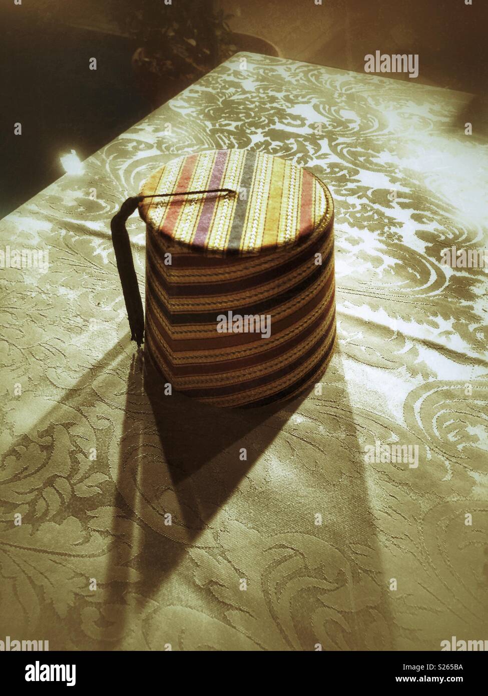 Tarbosh hi-res stock photography and images - Alamy