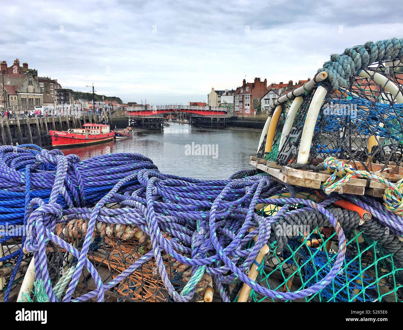 Red crab bridge hi-res stock photography and images - Alamy