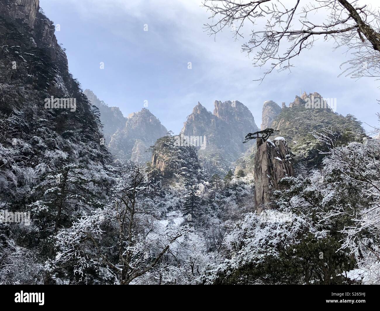 Yellow mountains hi-res stock photography and images - Alamy