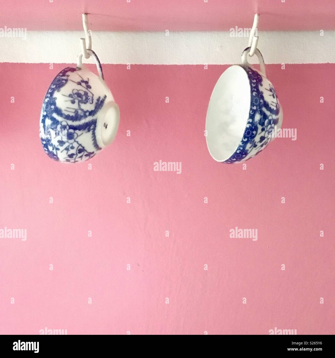 Vintage tea cups hi-res stock photography and images - Alamy