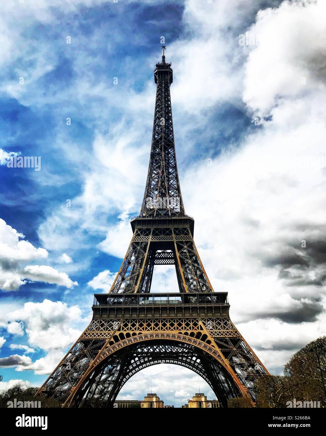 Eiffle tower hi-res stock photography and images - Alamy