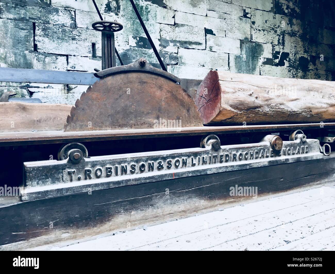 Log cutter hi-res stock photography and images - Alamy