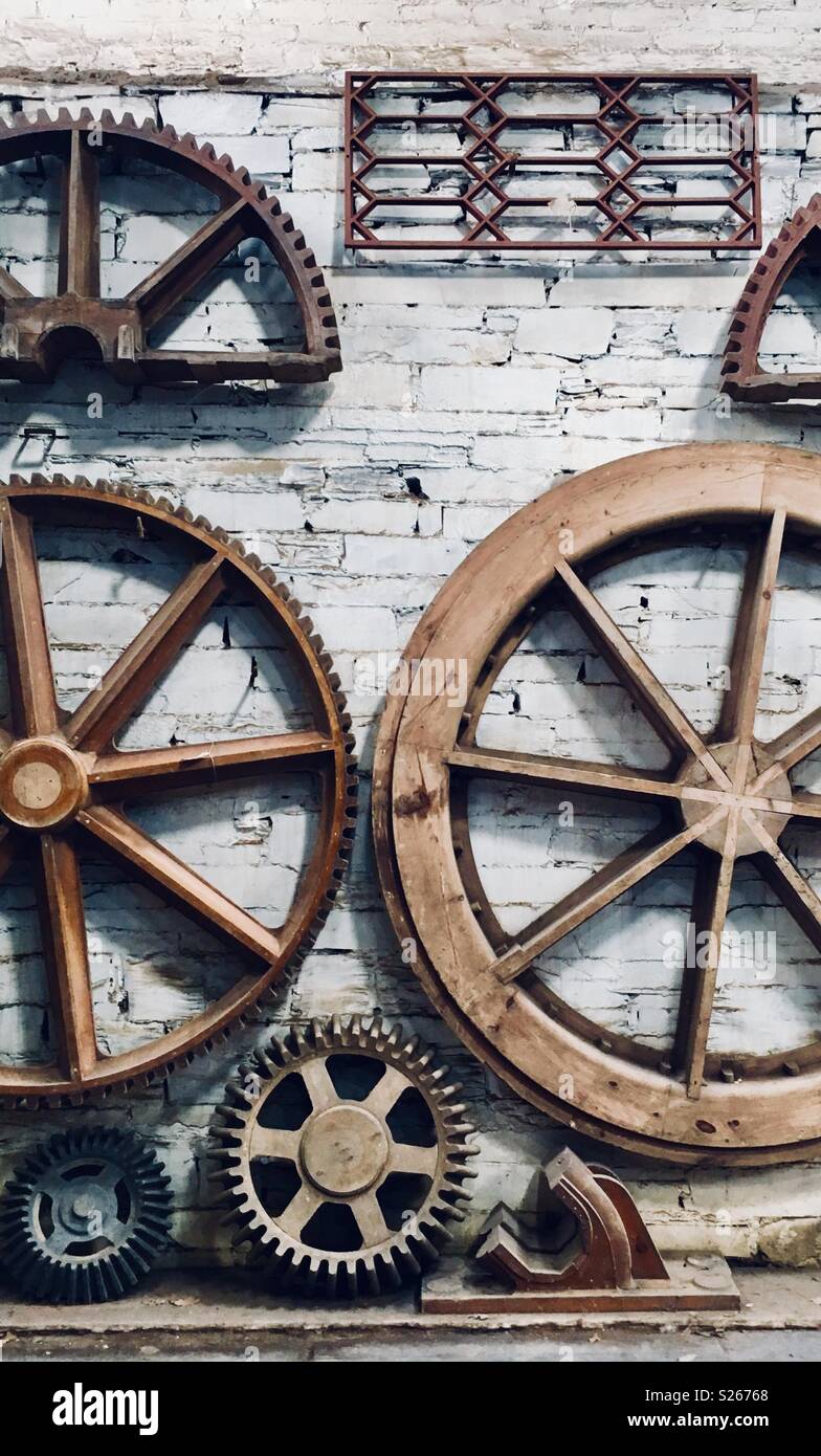 Cogs and wheels hi-res stock photography and images - Alamy