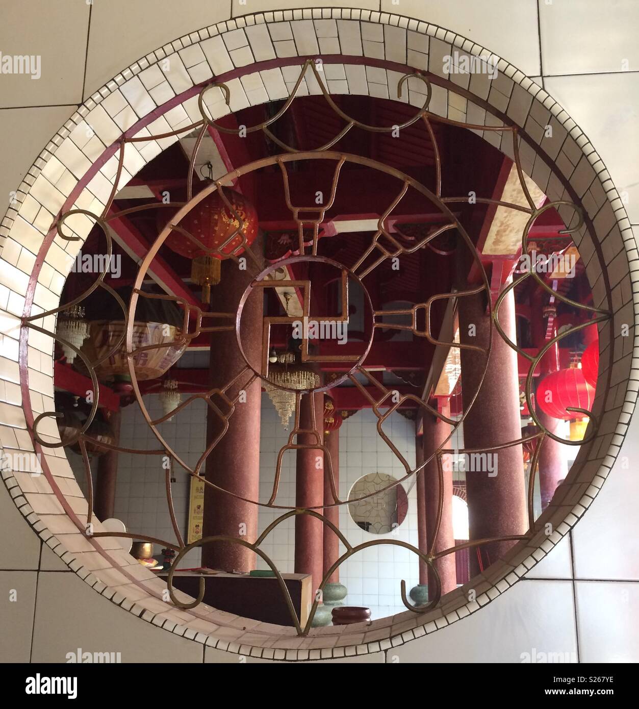 Round window hi-res stock photography and images - Alamy