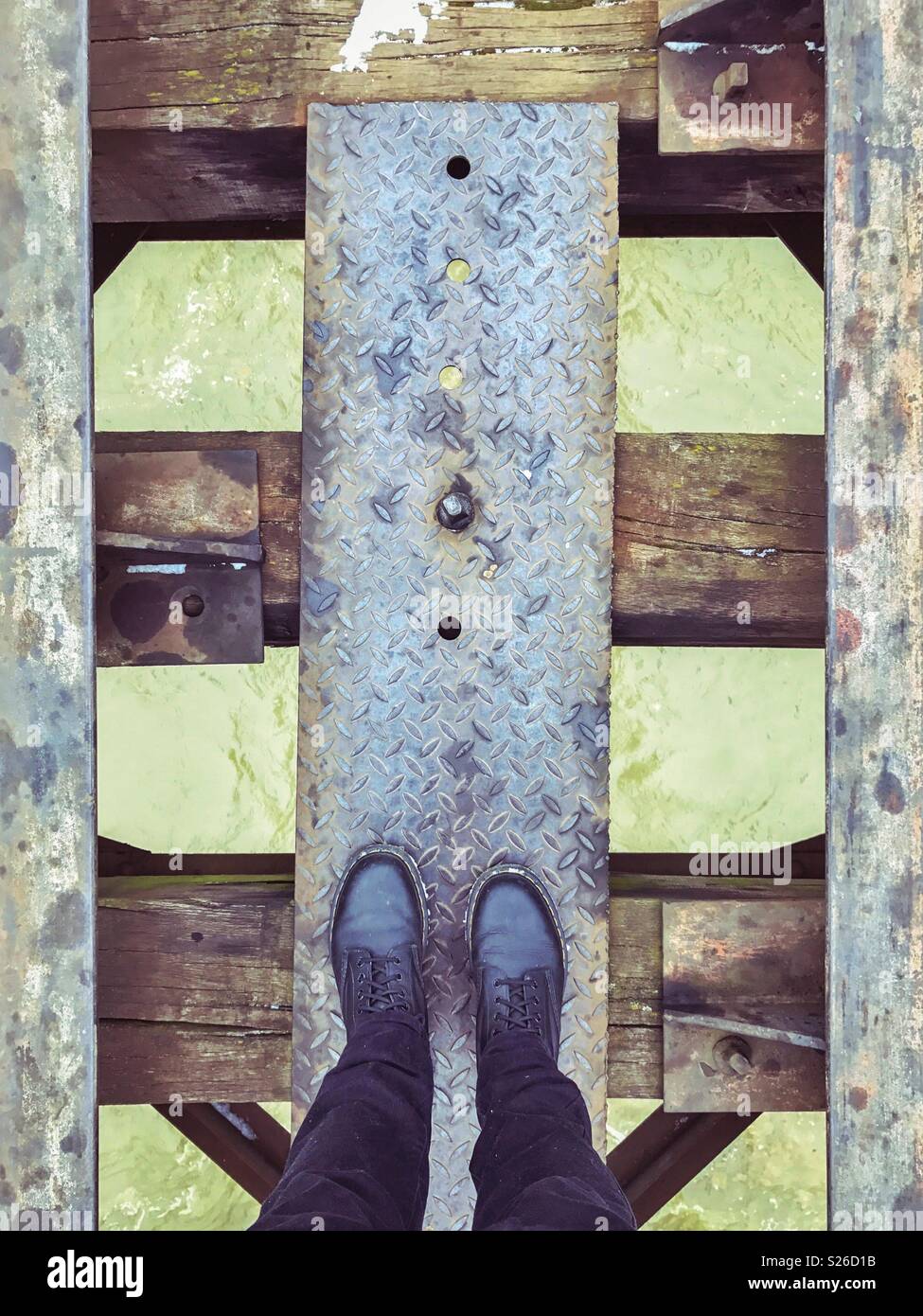 Bridge feet hi-res stock photography and images - Alamy