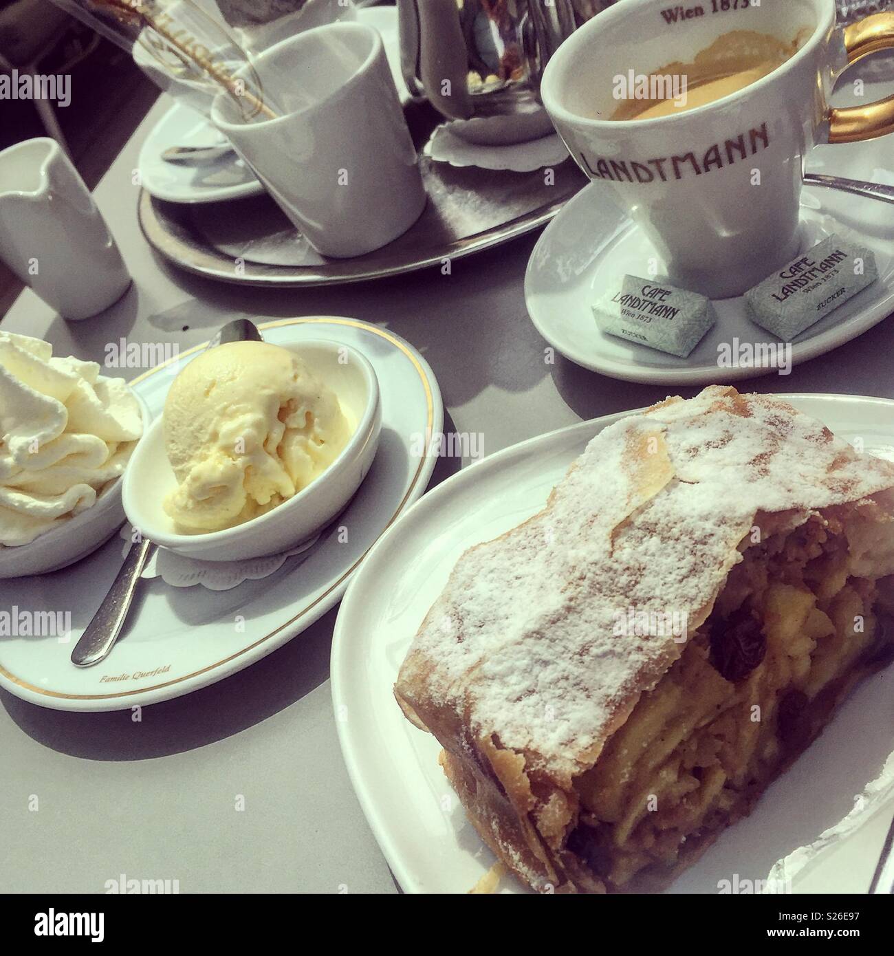 Cafe strudel hi-res stock photography and images - Alamy