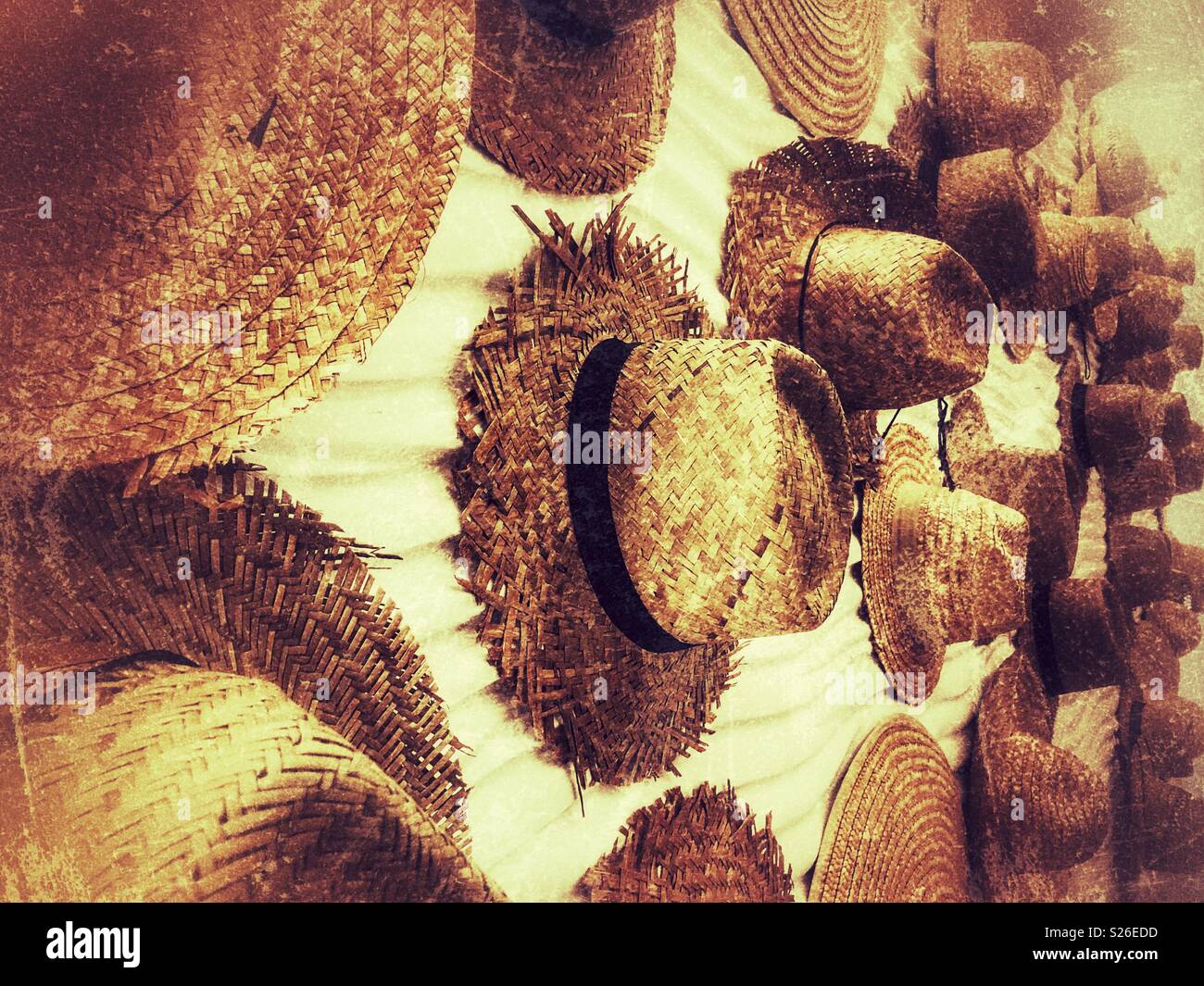 Straw hats hi-res stock photography and images - Alamy