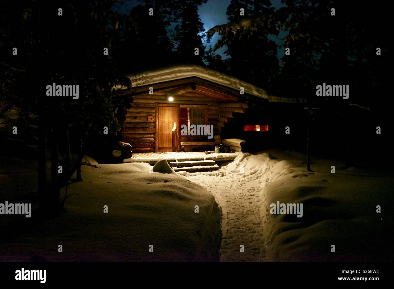 Log cabin night forest hi-res stock photography and images - Alamy