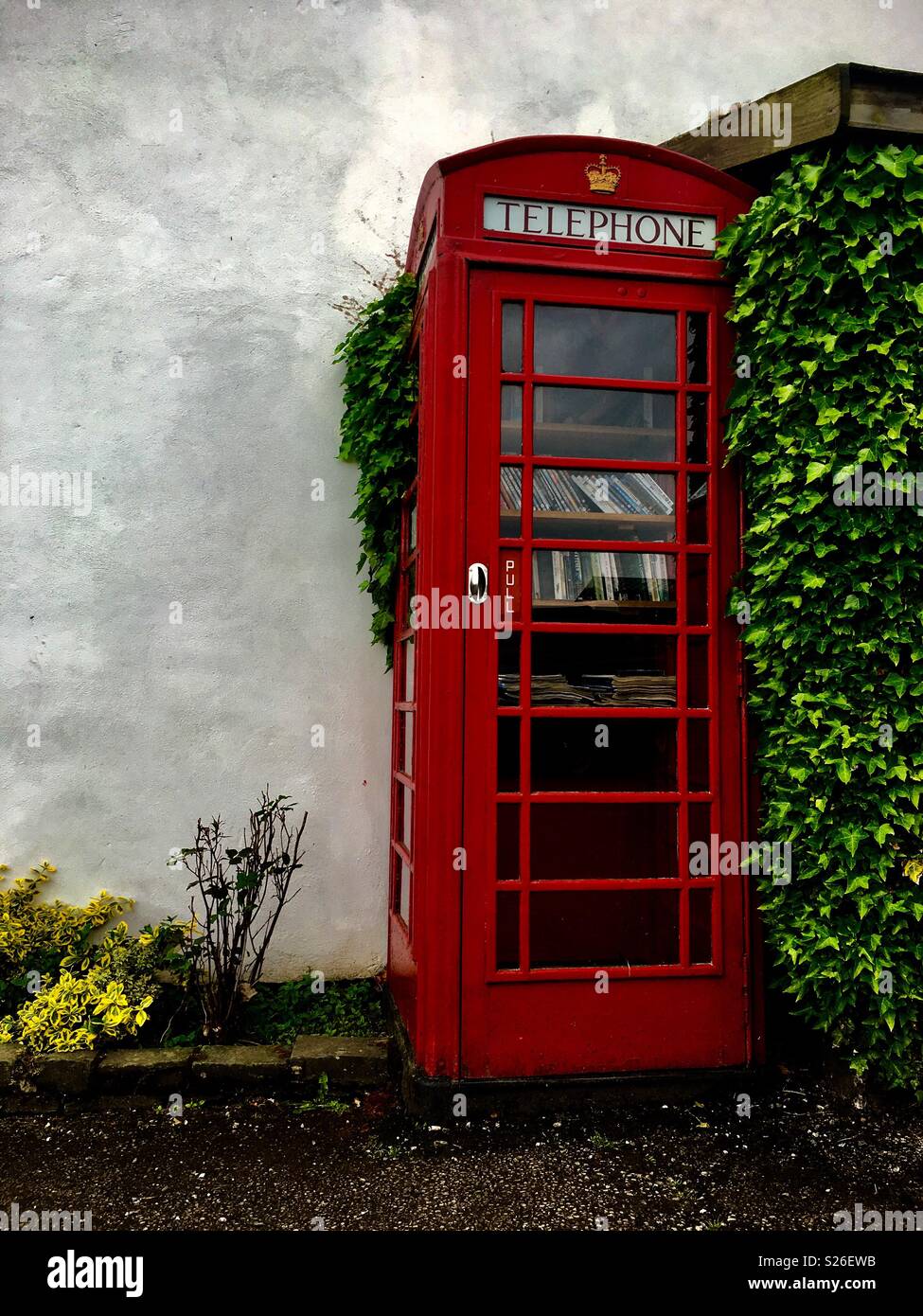 Phone booth england hi-res stock photography and images - Alamy