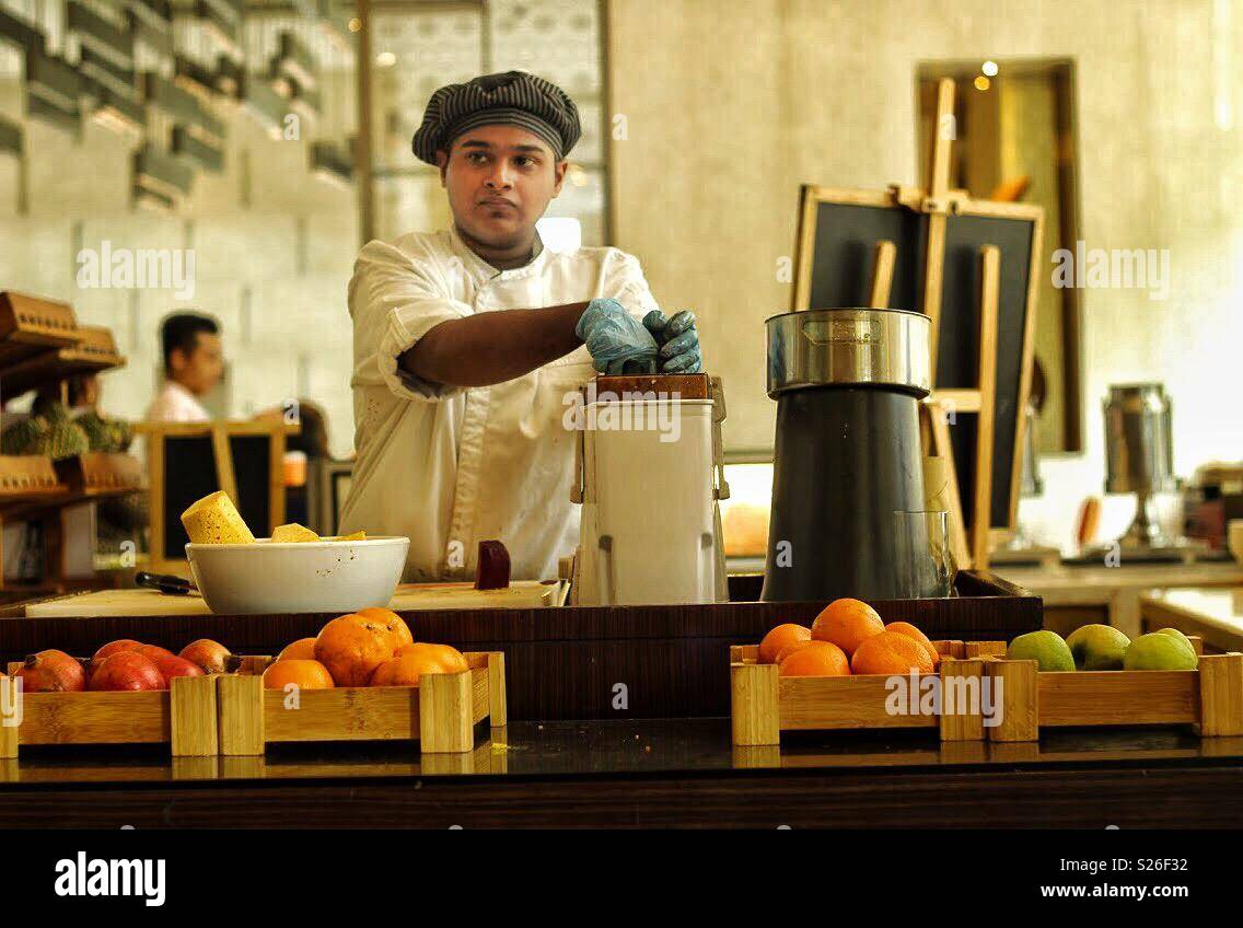 Hotel waiter india hi-res stock photography and images - Alamy