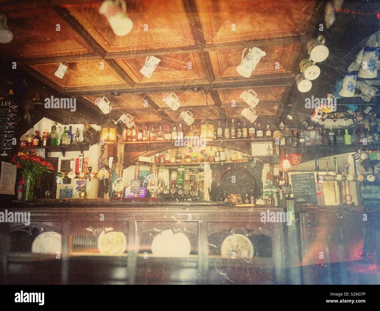Interior traditional english pub hi-res stock photography and images ...