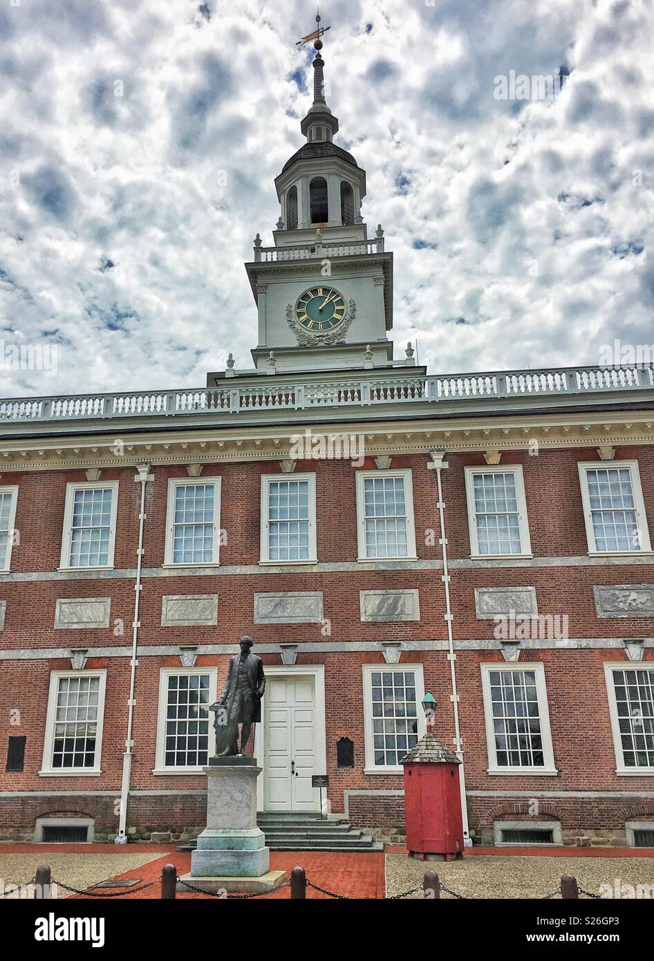 Independence hall, philadelphia statue hi-res stock photography and ...
