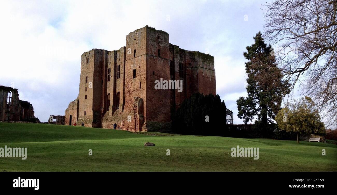 Kenilworth castle tower hi-res stock photography and images - Alamy