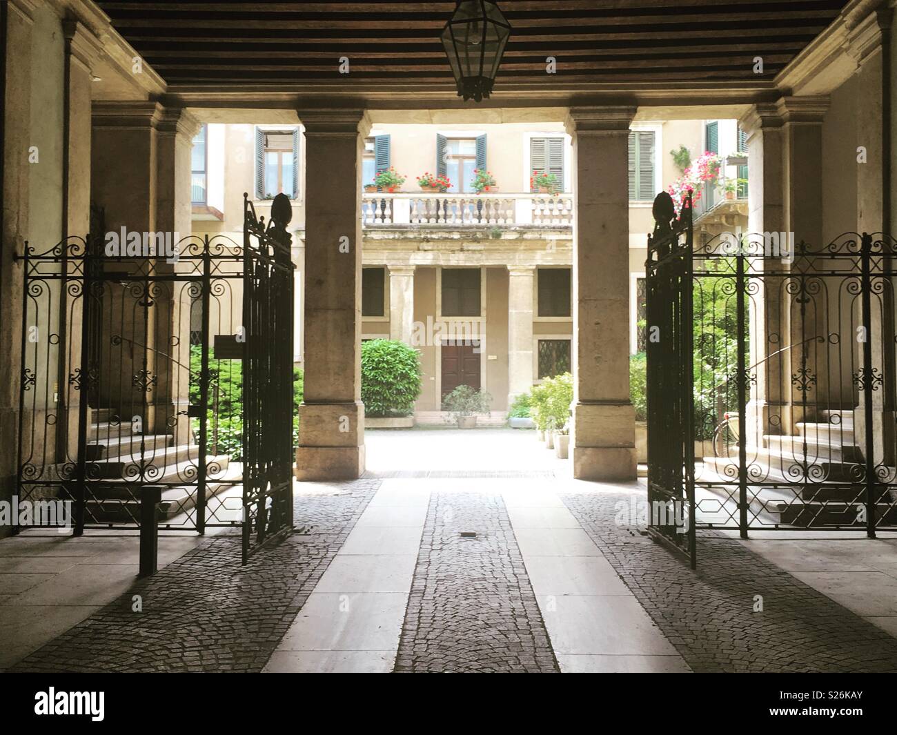 Grand Italian garden courtyard Stock Photo - Alamy