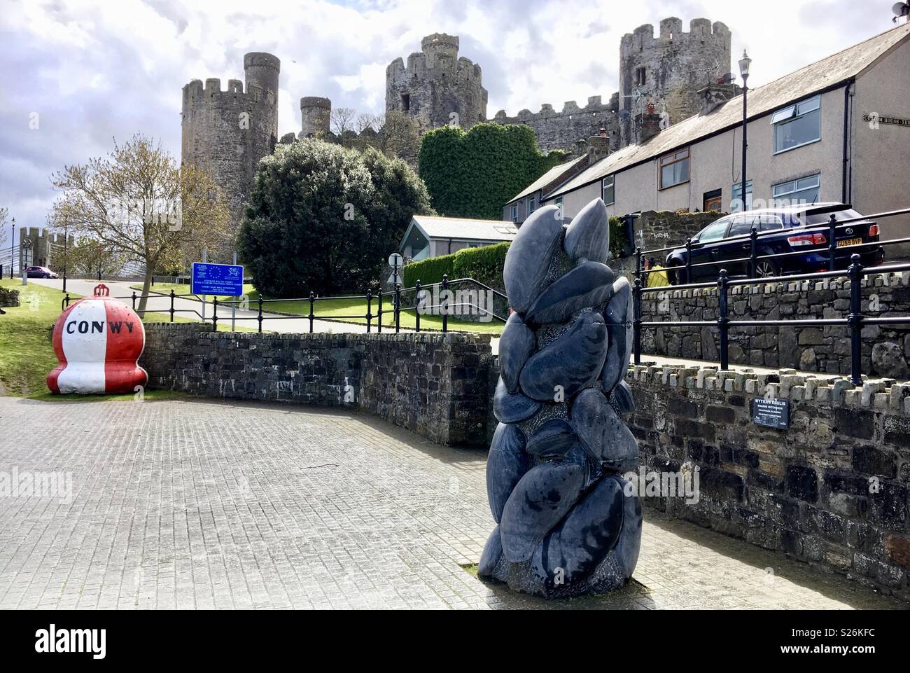 Conwy statue hi-res stock photography and images - Alamy