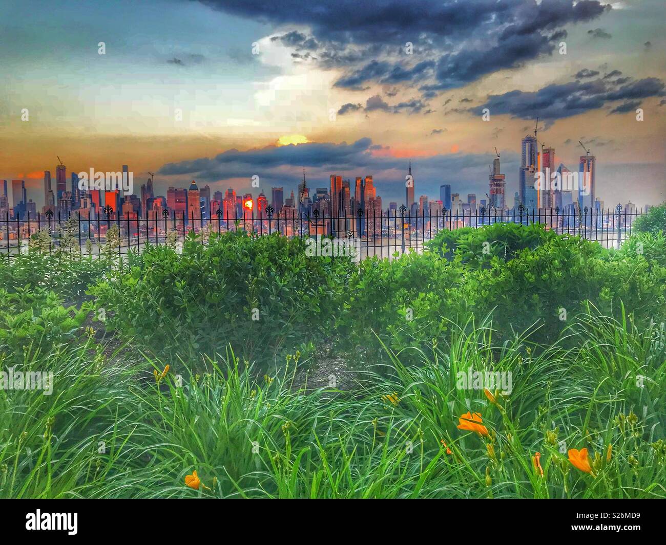 Summer sunset manhattan hi-res stock photography and images - Alamy