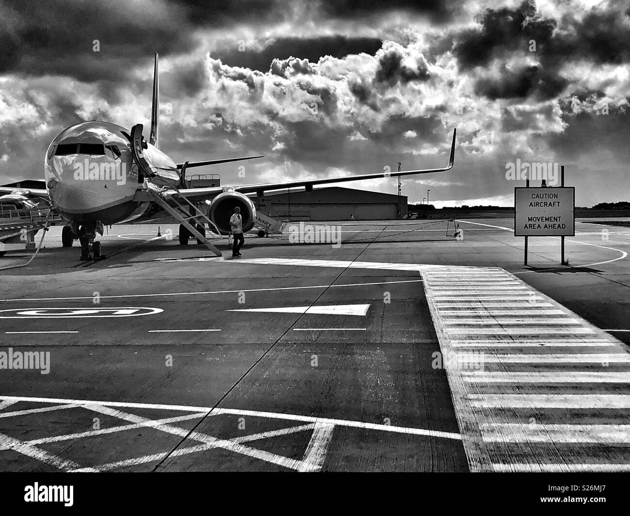 Aeroplane ramp hi-res stock photography and images - Alamy