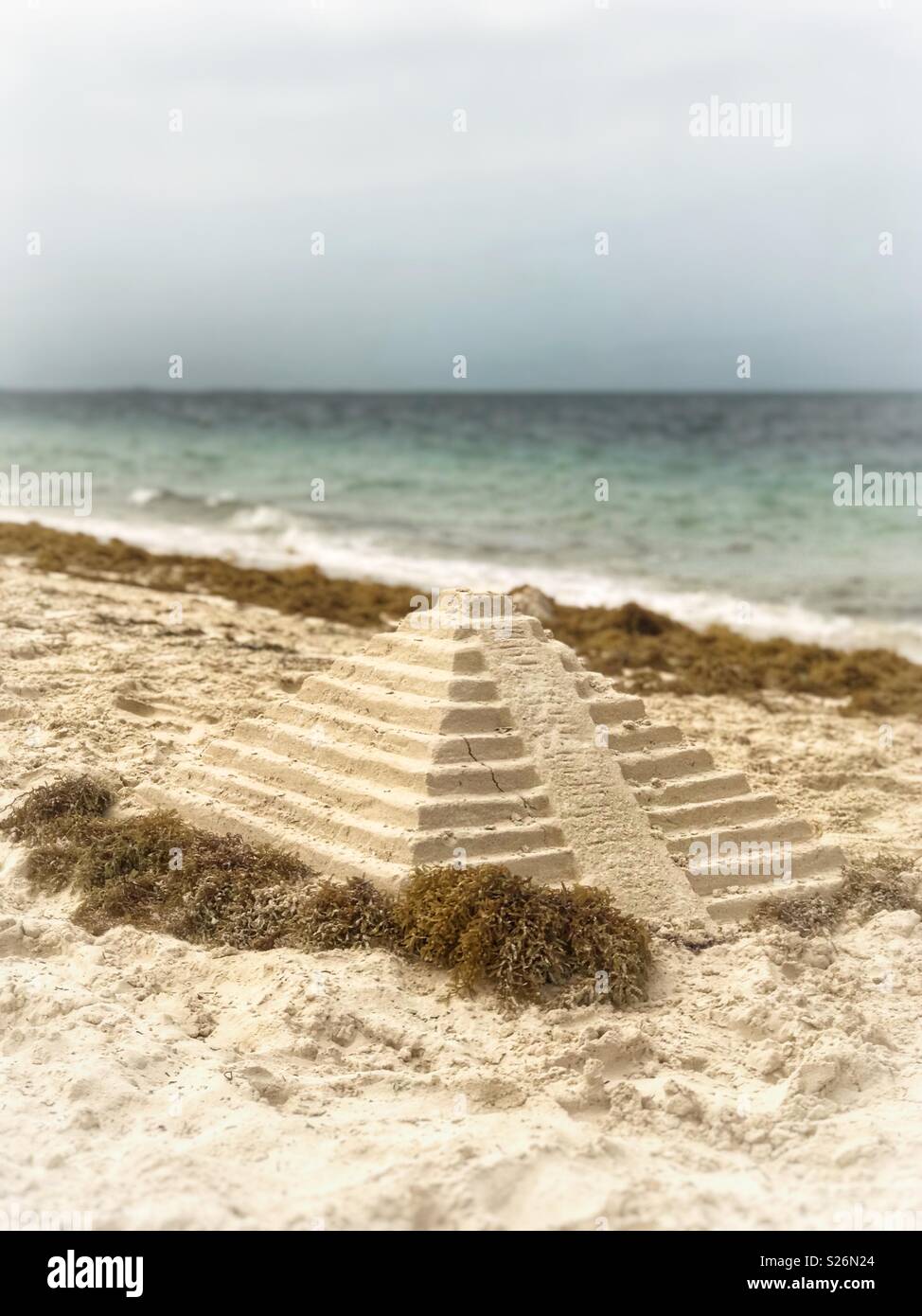 Mayan temple sand castle hi-res stock photography and images - Alamy