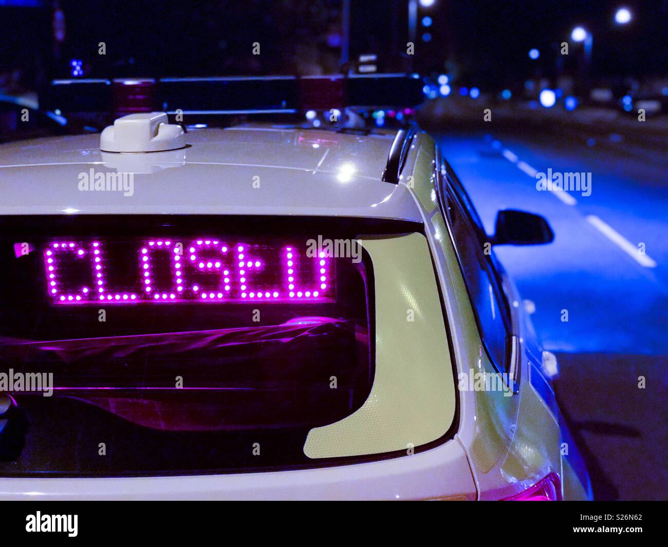 Police road closed night hi-res stock photography and images - Alamy