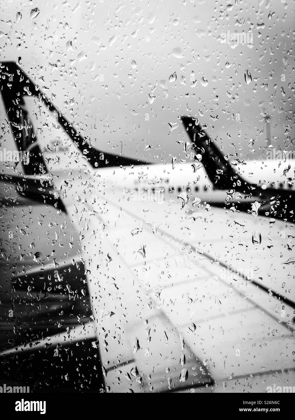 Airport window rain hi-res stock photography and images - Alamy