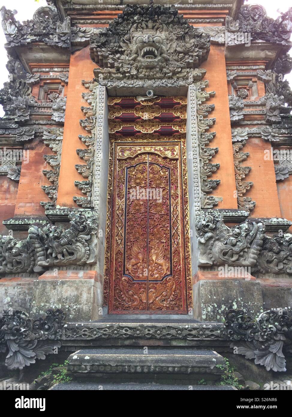 Hindu temple door hi-res stock photography and images - Alamy
