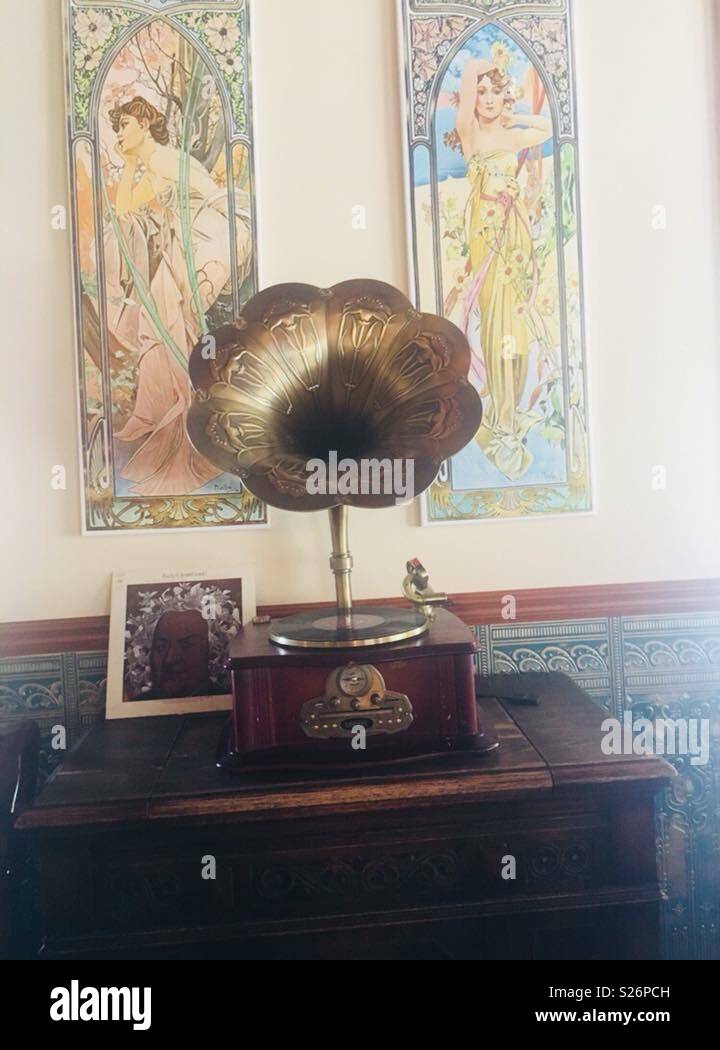 Old music player Stock Photo - Alamy