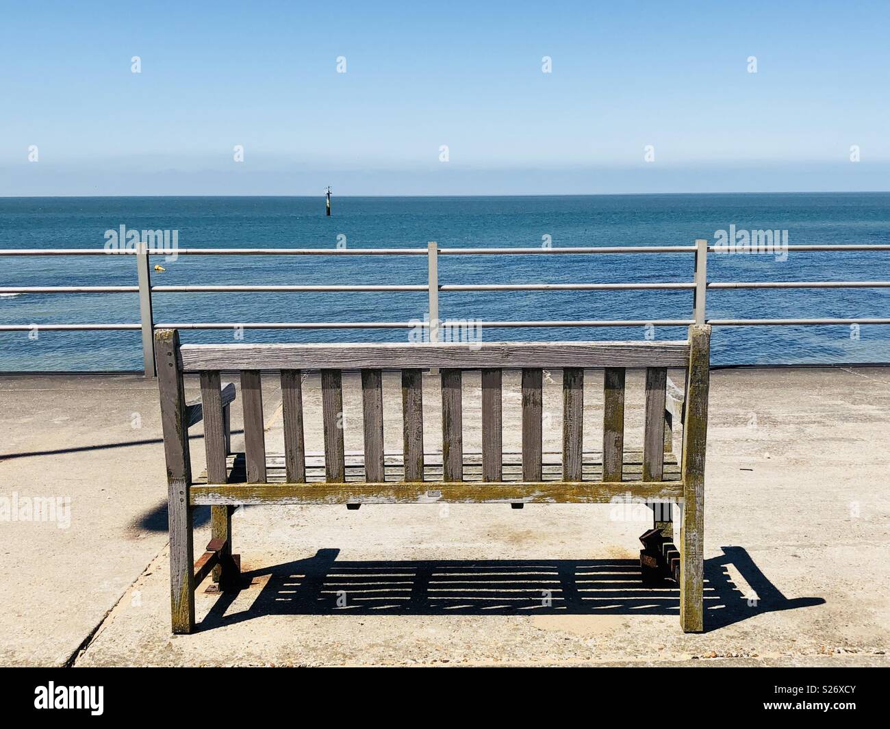 Seaside bench hi-res stock photography and images - Alamy