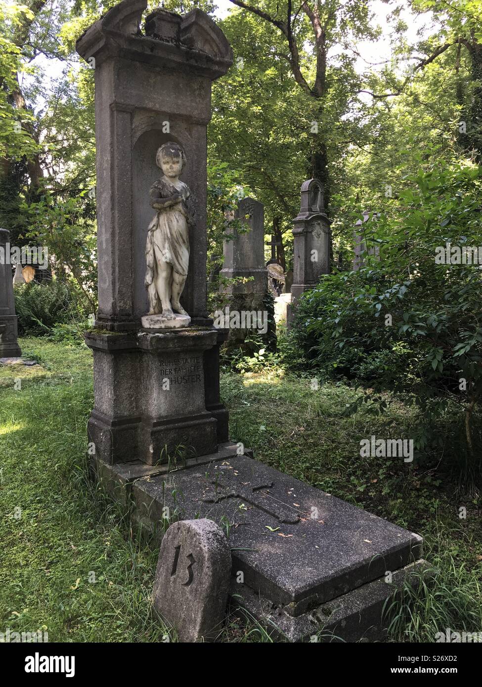 Gravestone tombstone headstone hi-res stock photography and images - Alamy