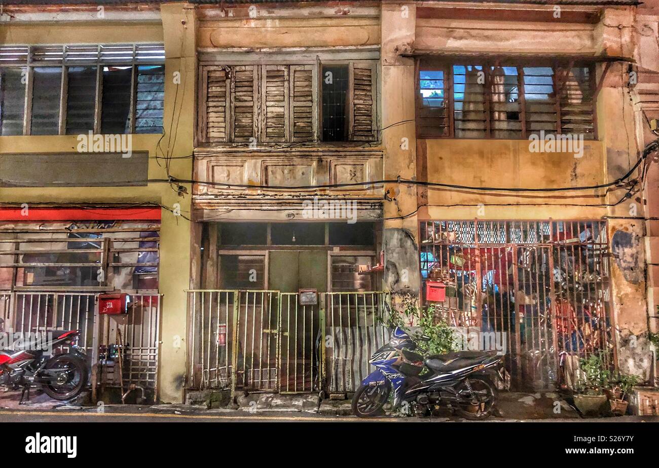 Rundown street hi-res stock photography and images - Alamy