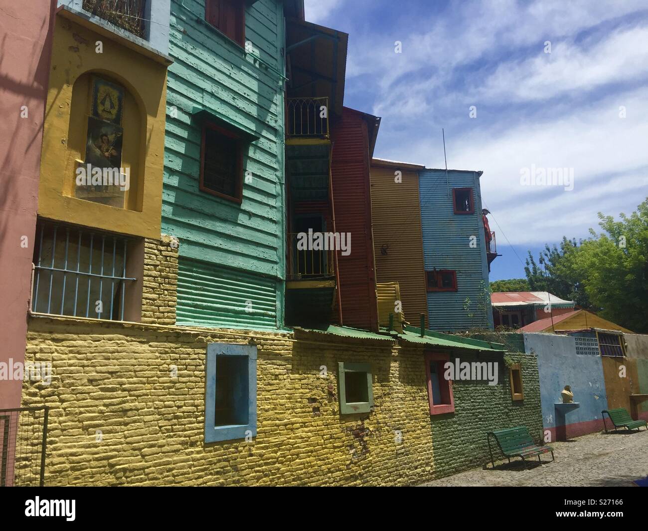 Colour buildings hi-res stock photography and images - Alamy