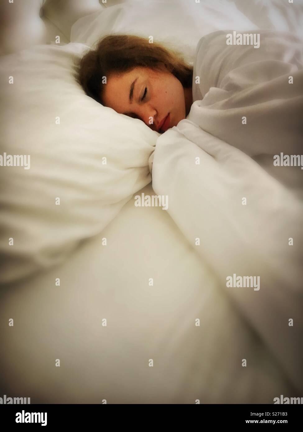 Sleeping girl hi-res stock photography and images - Alamy