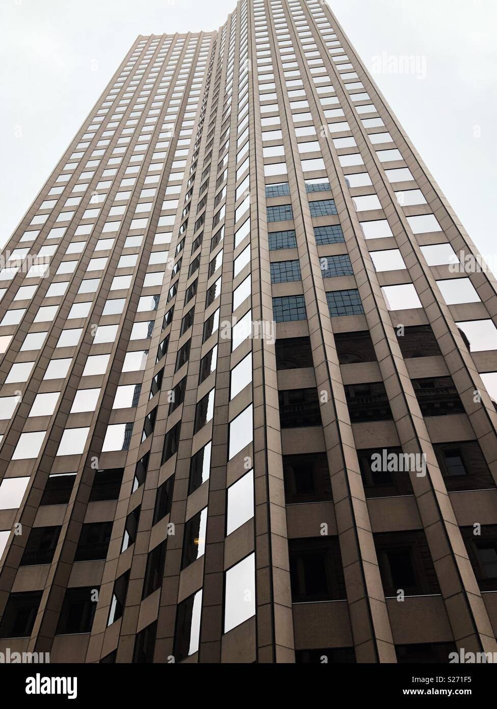 Skyscraper geometry hi-res stock photography and images - Alamy