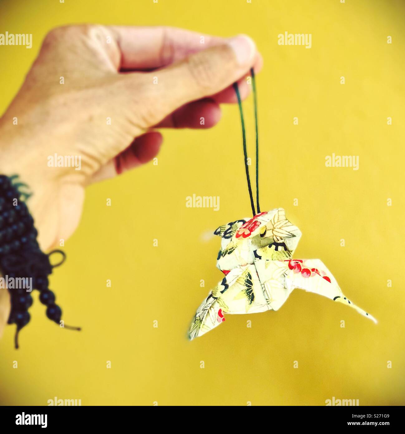 Hand holding string hi-res stock photography and images - Alamy