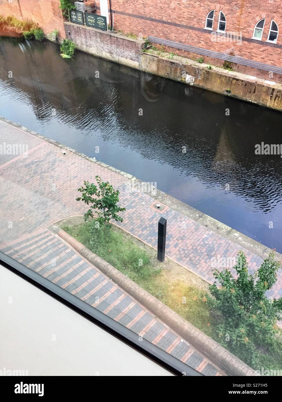 Canal tow path water hi-res stock photography and images - Alamy