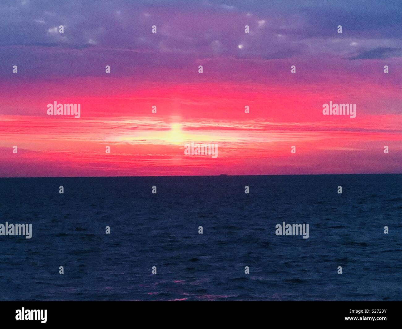 Dramatic red sky at night hi-res stock photography and images - Alamy