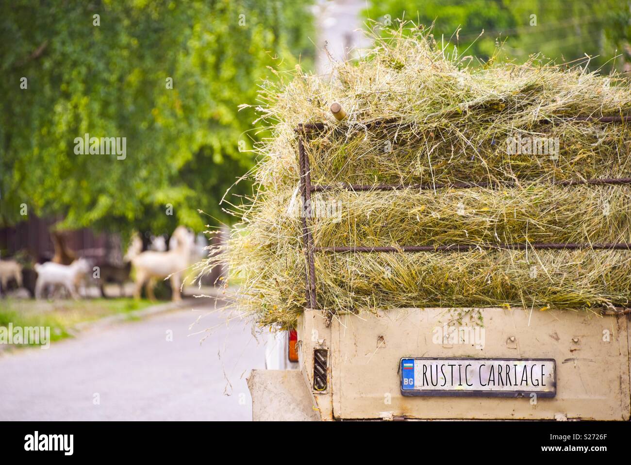 Hay bale truck transport hi-res stock photography and images - Alamy