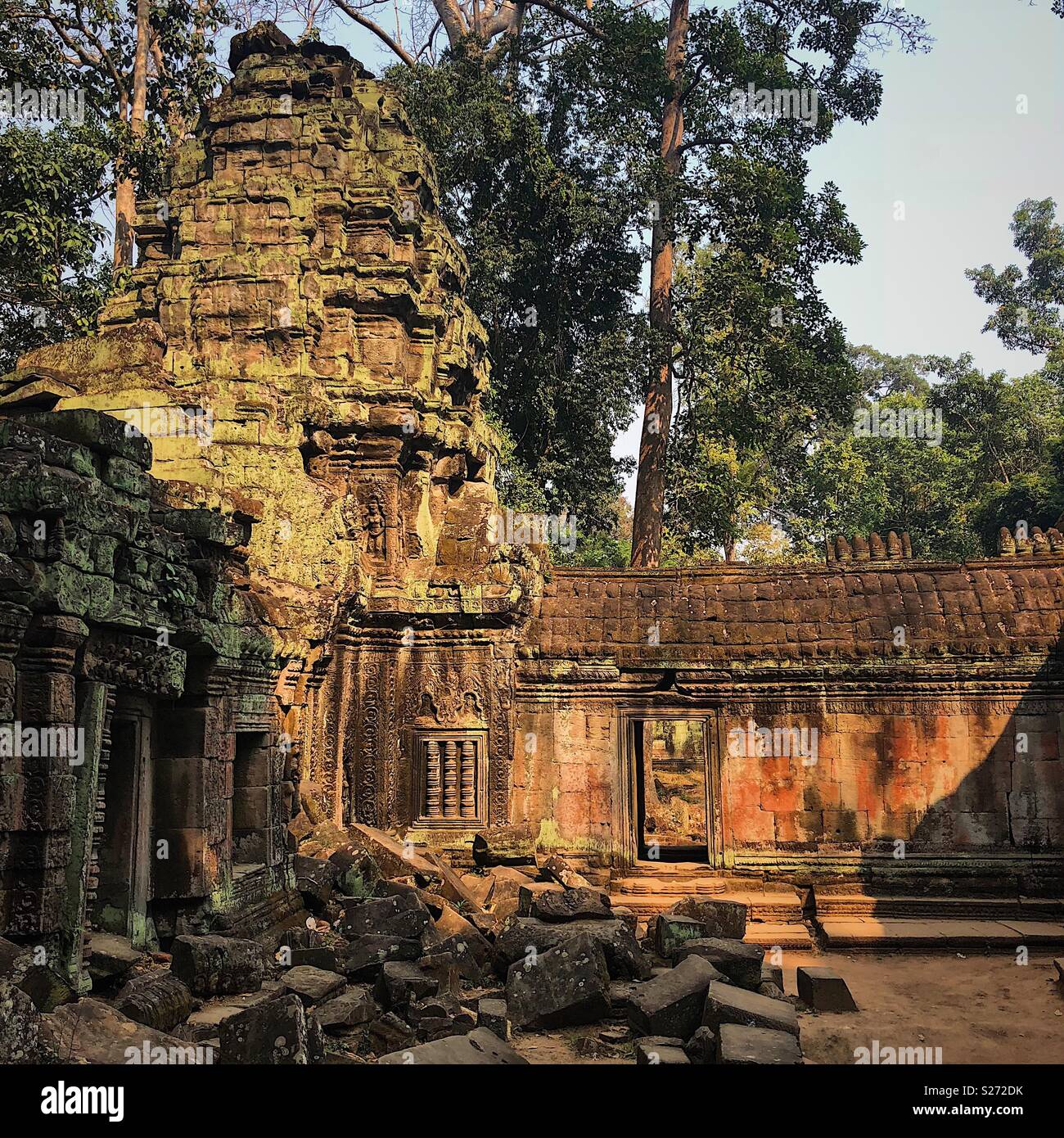 Overgrown Ruins Stock Photos & Overgrown Ruins Stock Images - Alamy