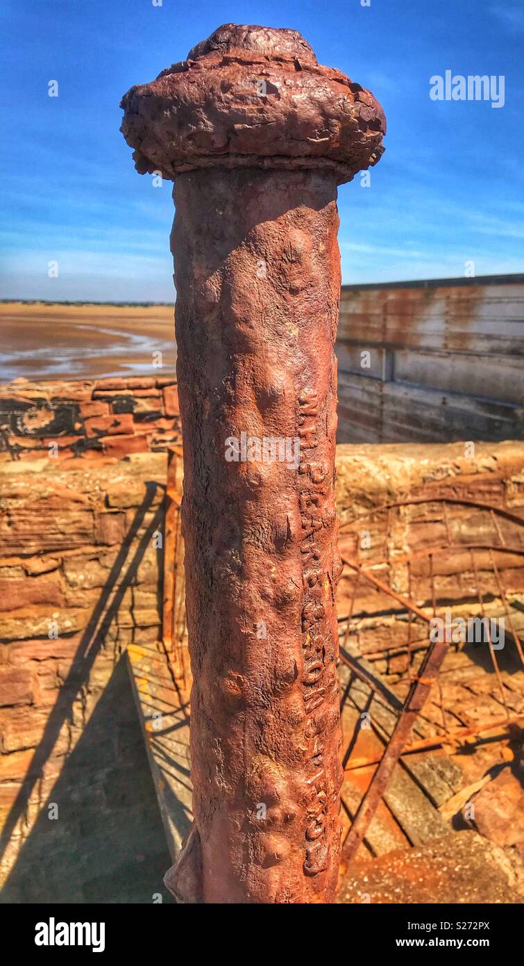 Rusty gate hi-res stock photography and images - Alamy
