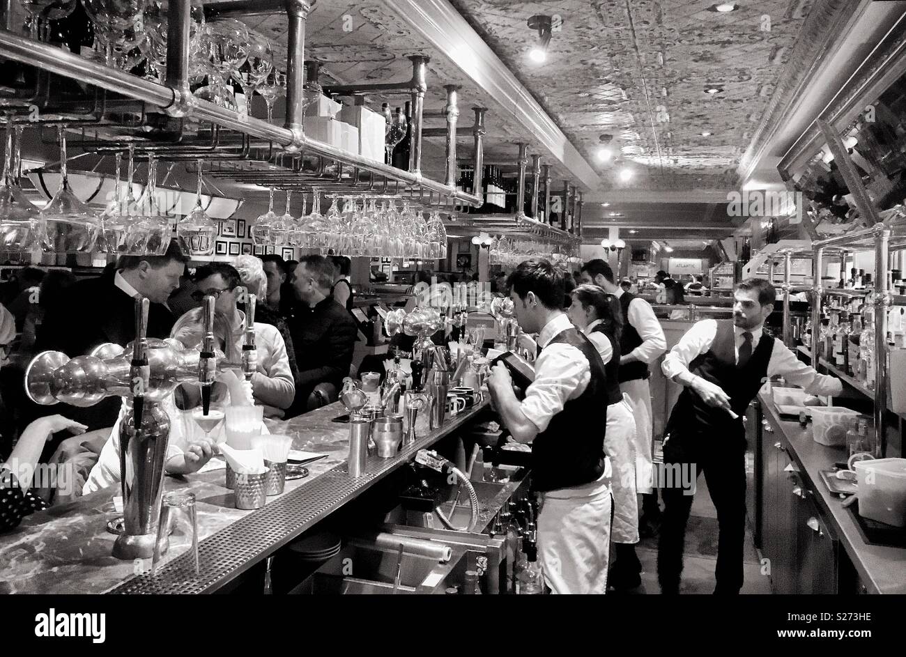 Busy bar in Glasgow, Scotland Stock Photo - Alamy