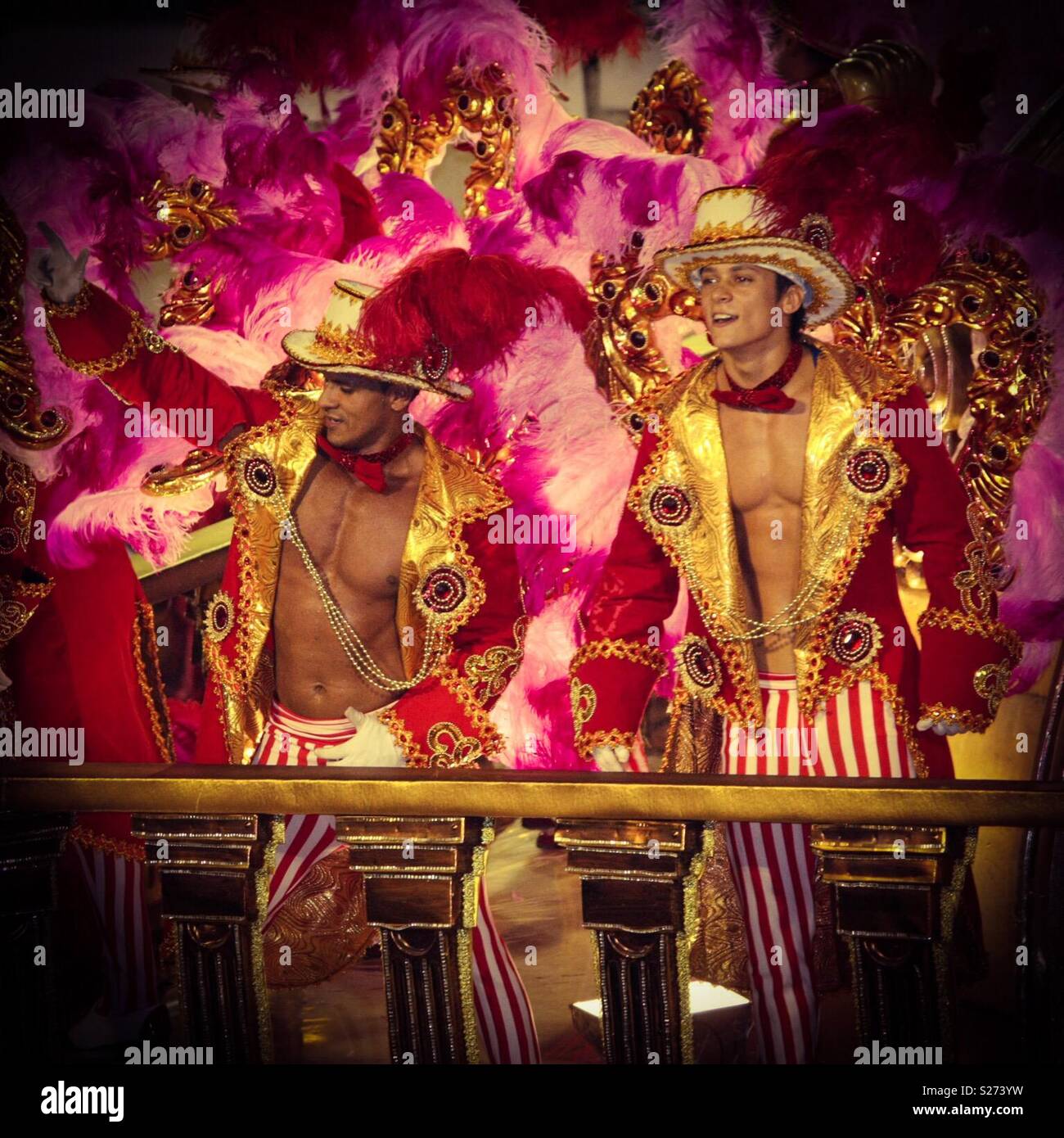 Rio de Janeiro carnival parade dancers Stock Photo - Alamy