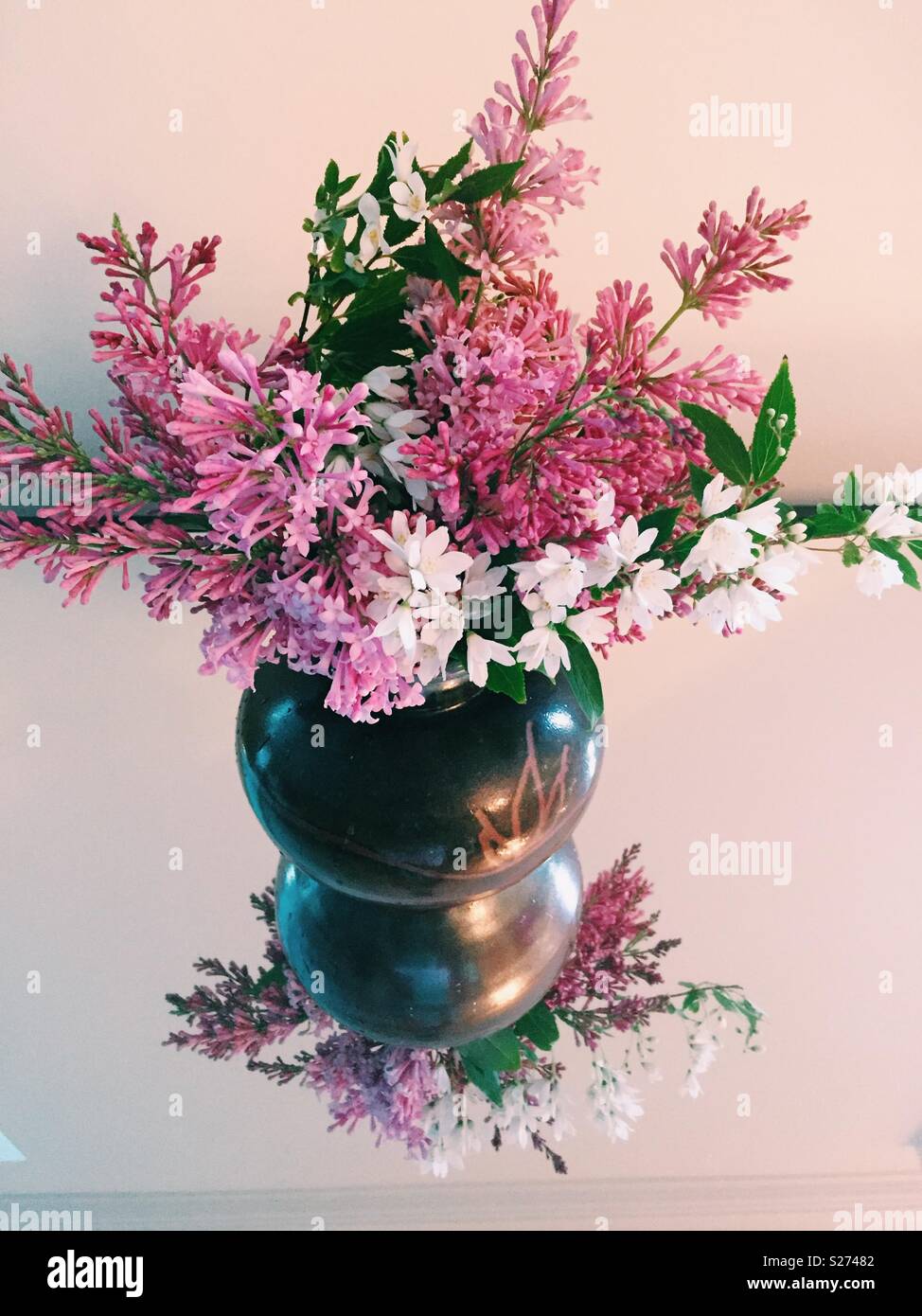 Spring flowers in pottery vase Stock Photo - Alamy