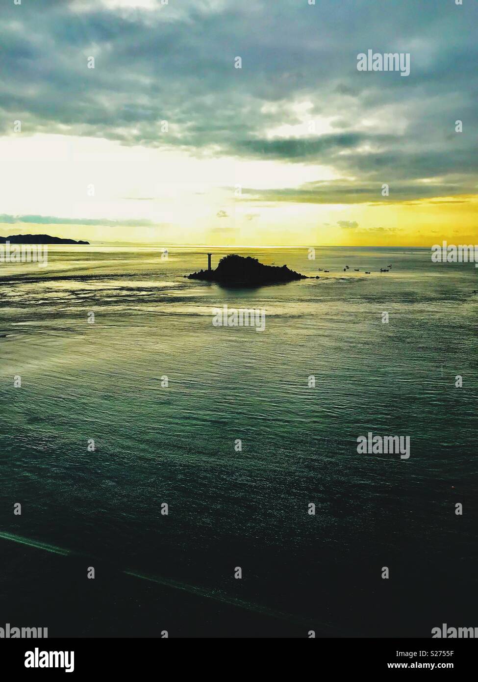 Middle of sea hi-res stock photography and images - Alamy