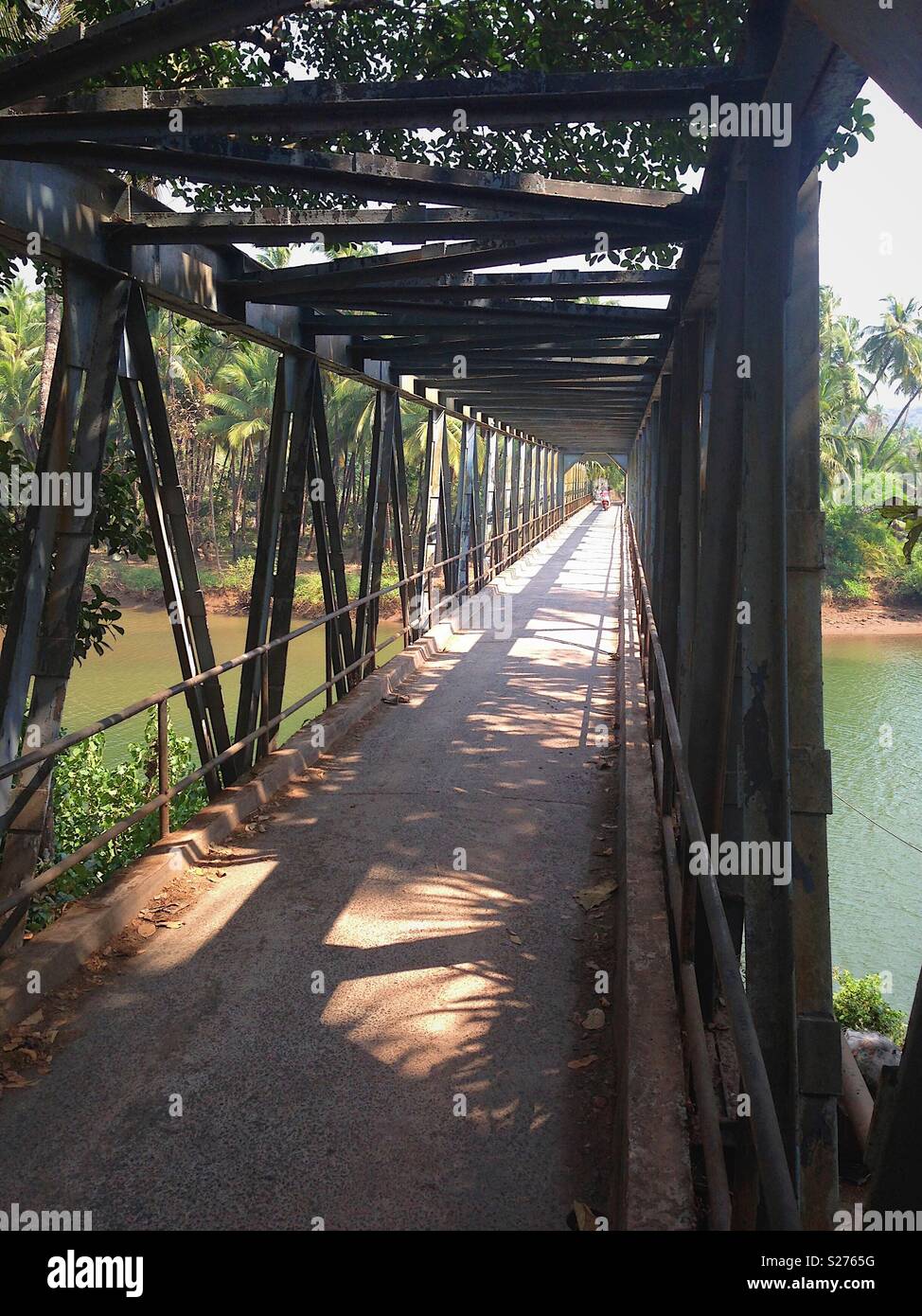 Iron girder bridge hi-res stock photography and images - Alamy